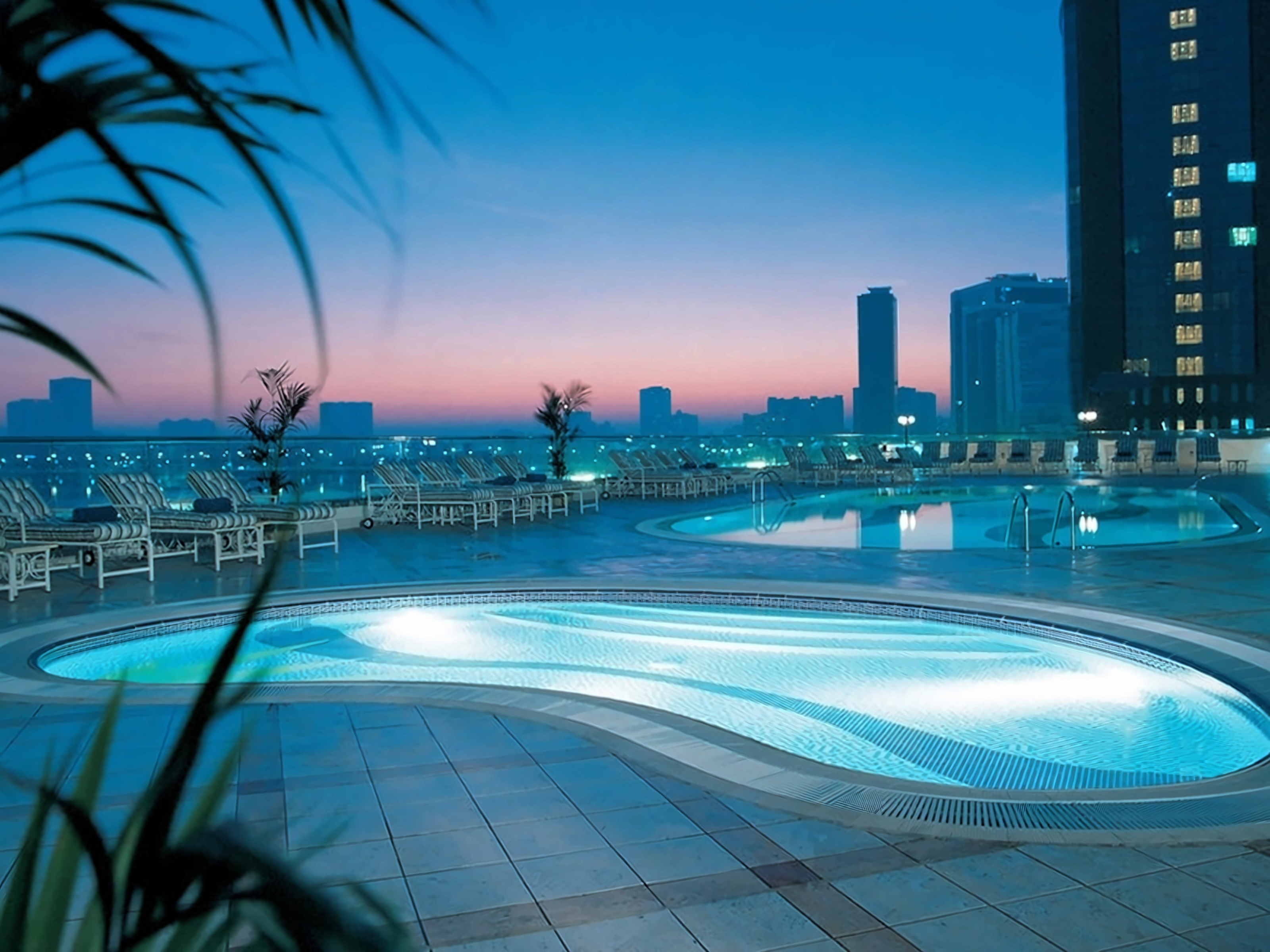Corniche Hotel Sharjah (ex.Hilton Sharjah) Šardža – miestas JAE ...