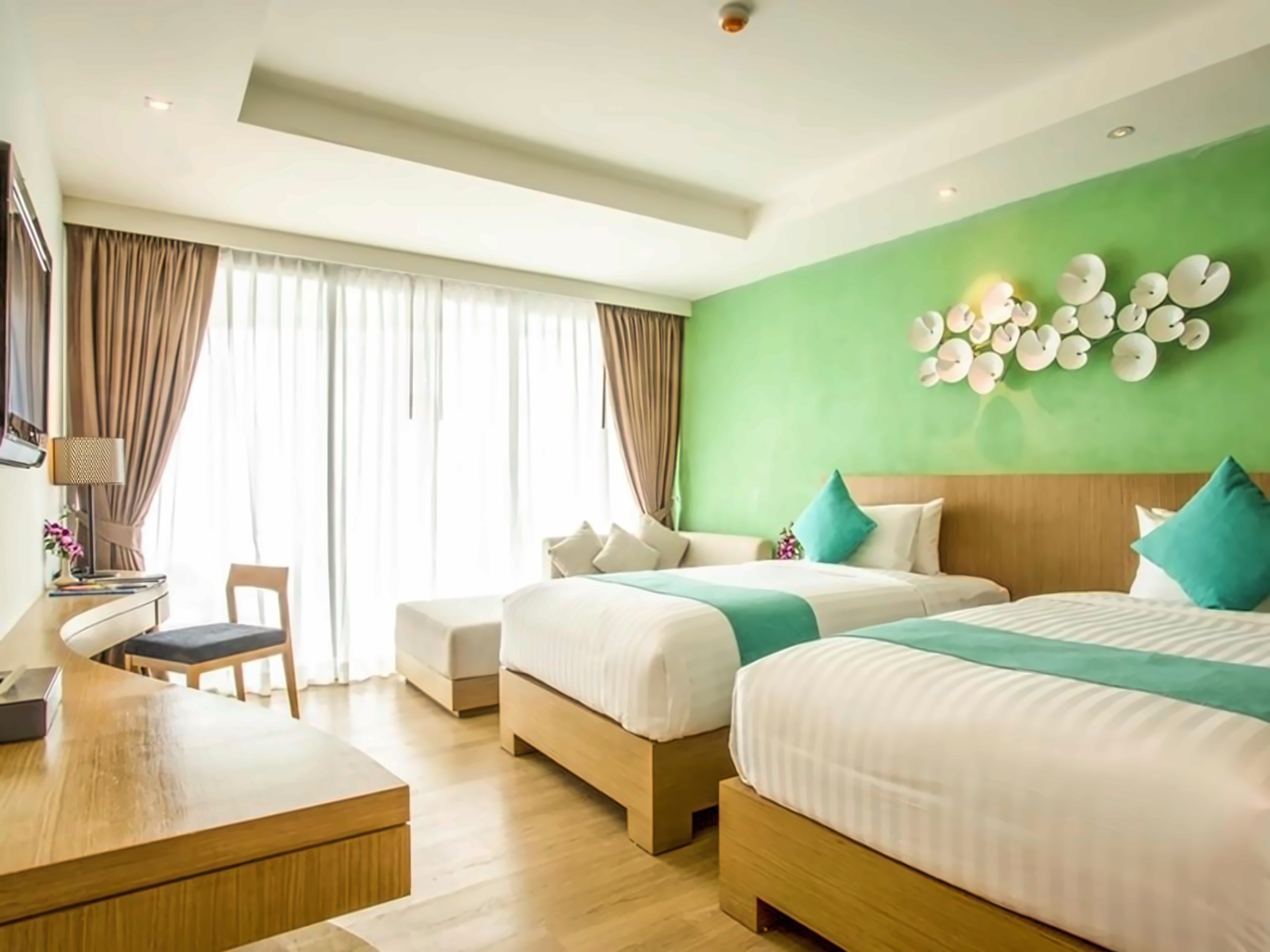 Crest Resort & Pool Villas Phuket Patong Таиланд photo, price for the ...